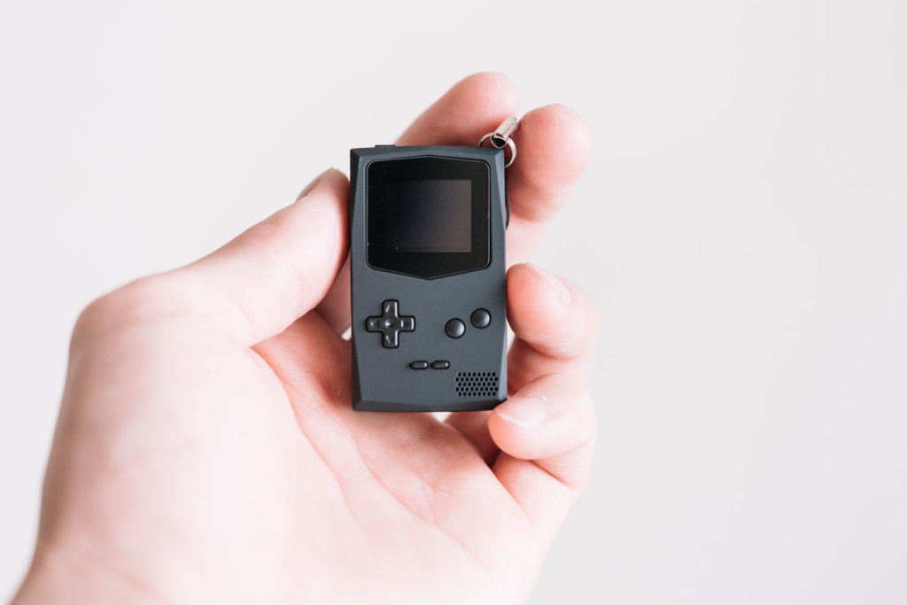 ゲームボーイのカセットが遊べるキーホルダー『PocketSprite』レビュー